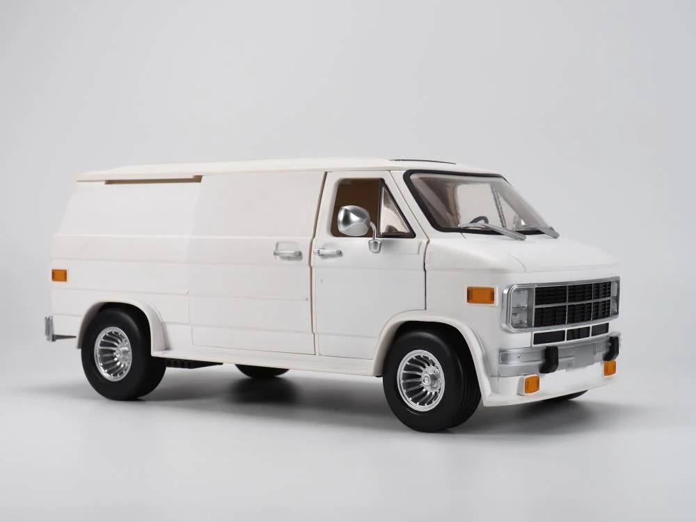 Ramen Economical Vans REV01 White 1/12 Scale Vehicle – Kapow Toys